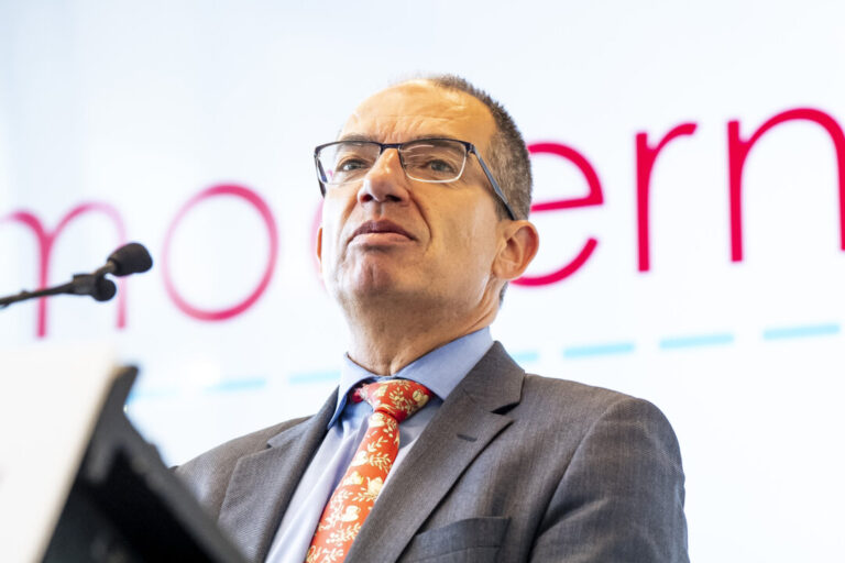 Moderna Unveils First Canadian-Made mRNA Vaccine Doses - TECHRONY